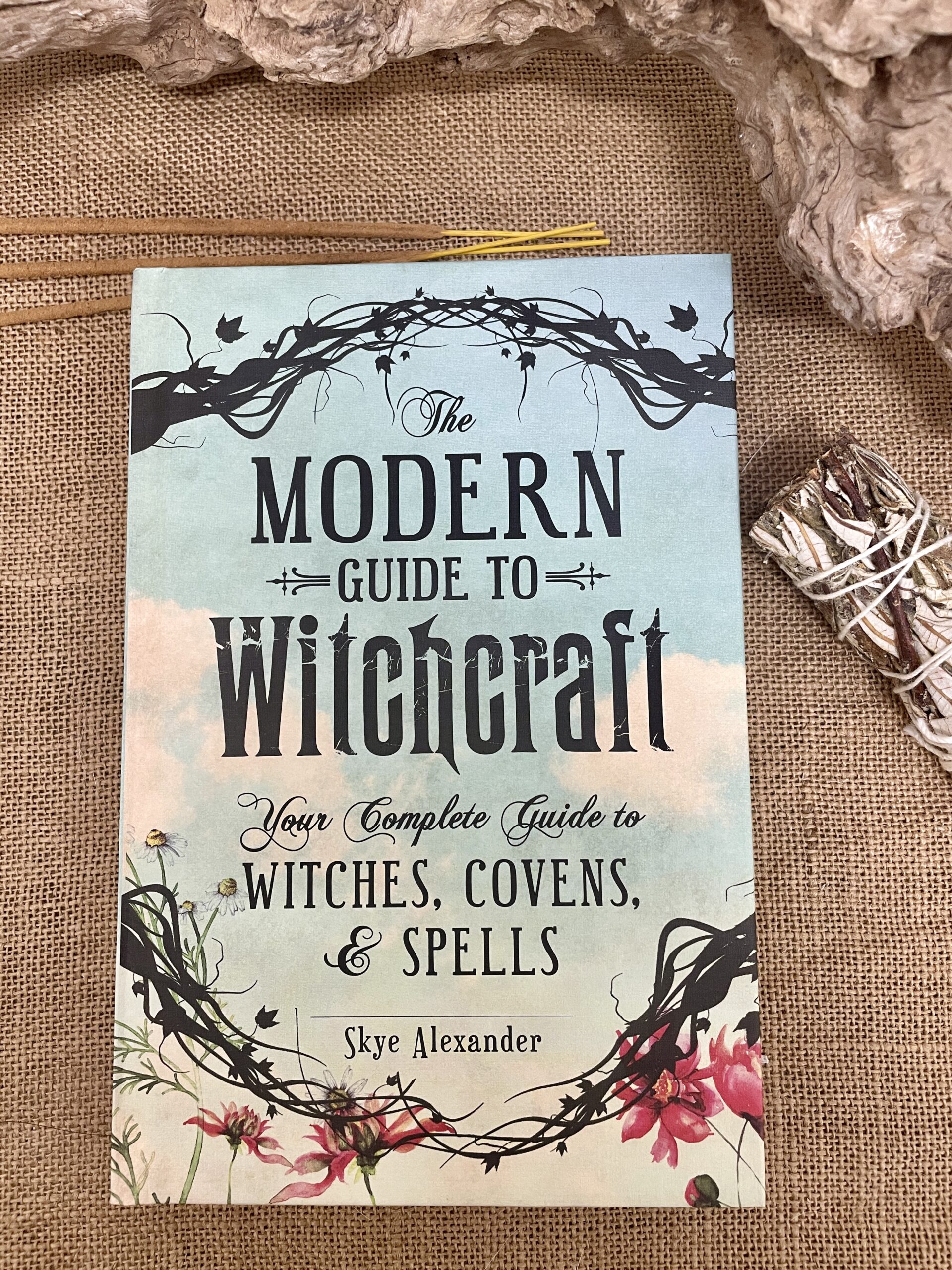 The Modern Guide to Witchcraft: Your Complete Guide to Witches, Covens ...